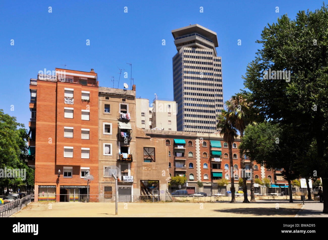 residential buildings near Edificio Colón in Barcelona, Spain Stock Photo - Alamy