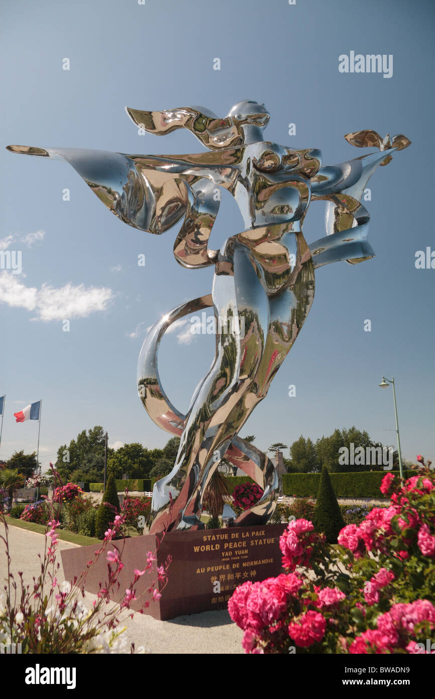 World peace statue hi-res stock photography and images - Alamy