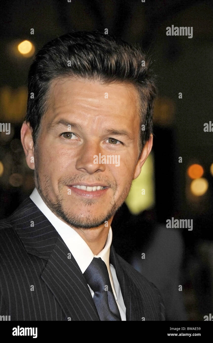 Shooter mark wahlberg hi-res stock photography and images - Alamy