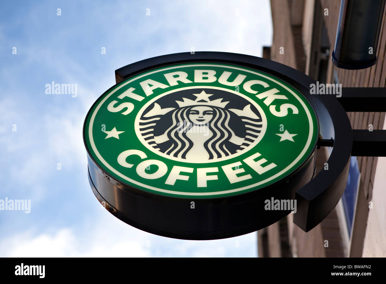 Starbucks coffee shop logo hi-res stock photography and images - Alamy