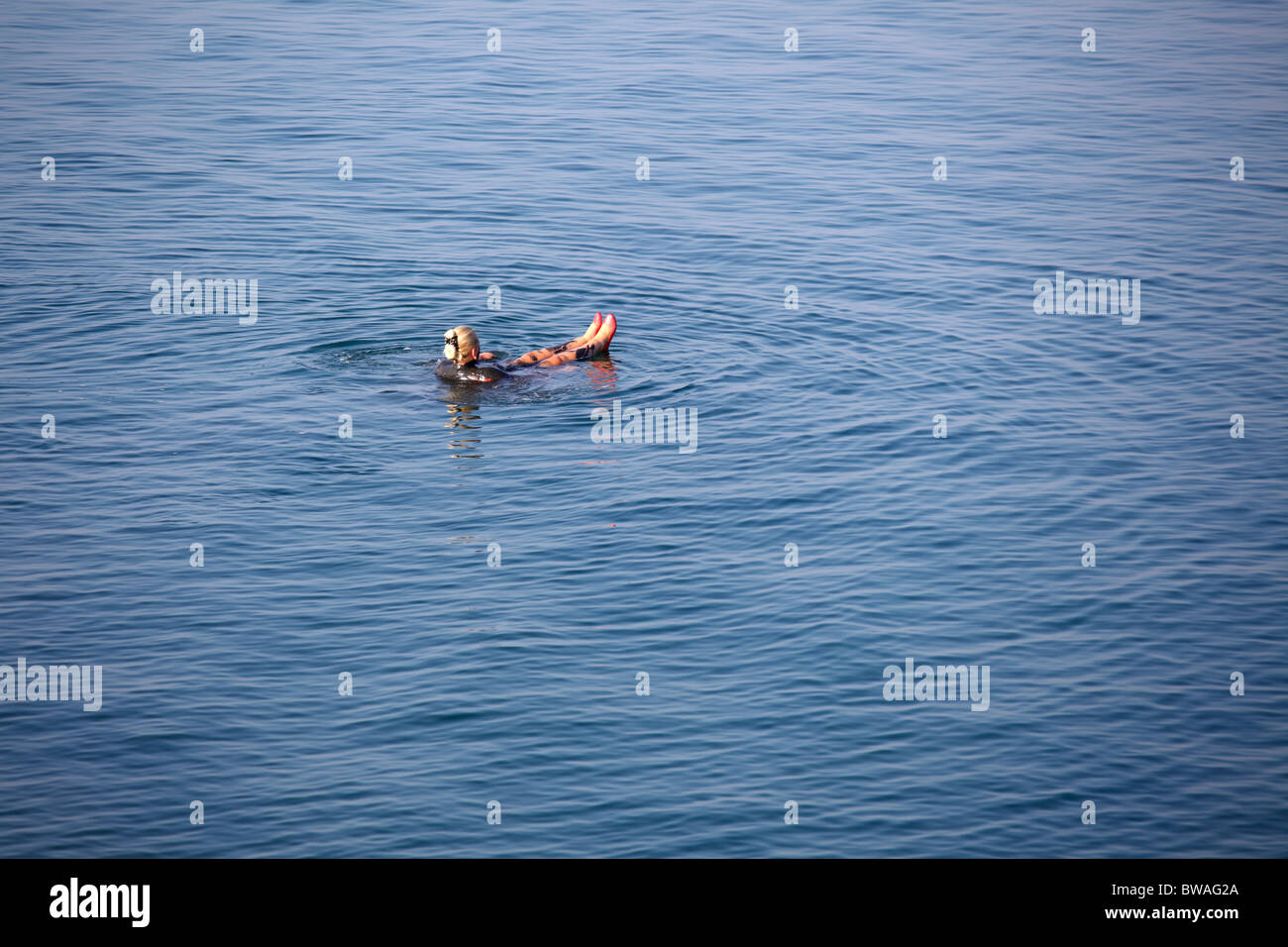 Woman float dead sea hi-res stock photography and images - Alamy