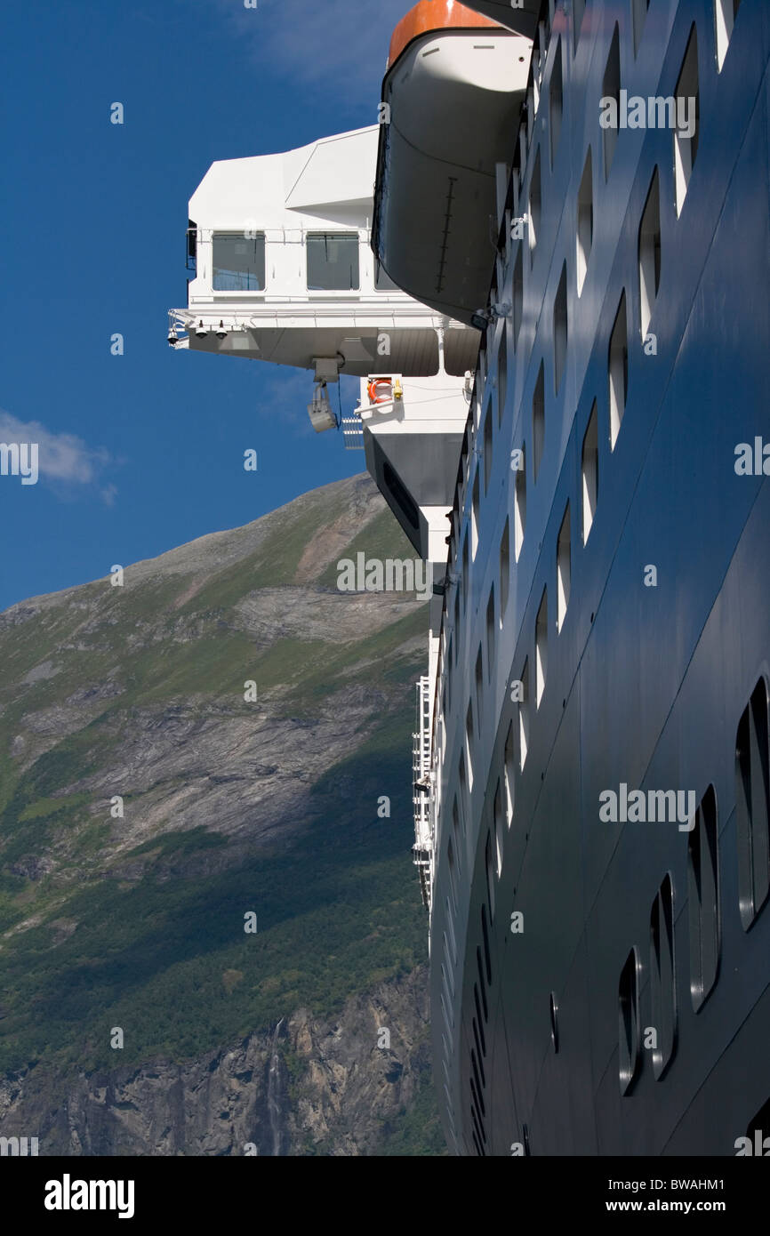 Port bridge wing of the Cunard cruise ship the Queen Mary 2 at ...