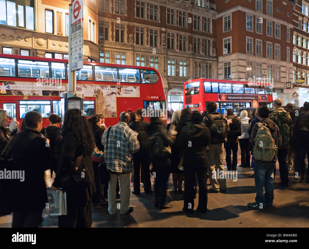 Waiting london bus stop night hi-res stock photography and images - Alamy