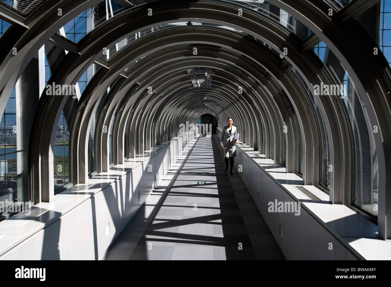 Connecting two buildings hi-res stock photography and images - Alamy