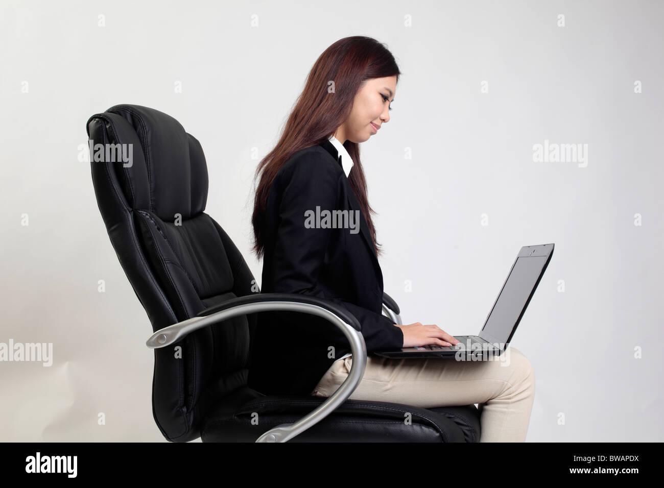 Office lady uses notebook computer Stock Photo - Alamy
