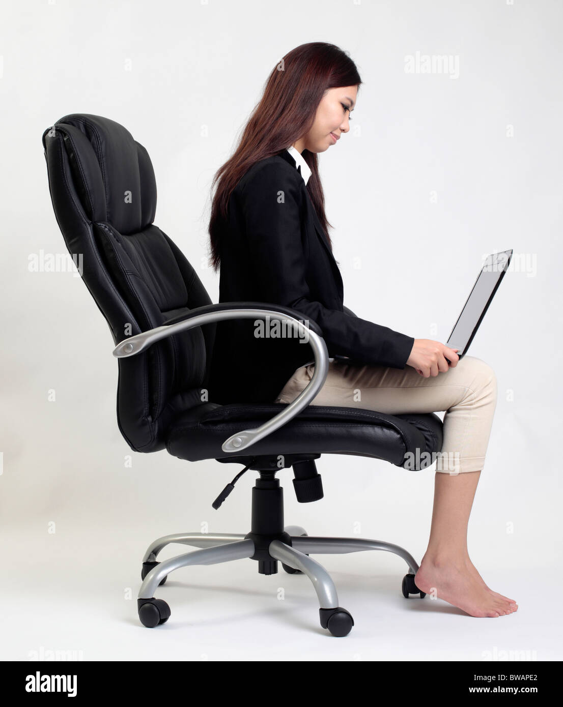 Office lady uses notebook computer Stock Photo - Alamy