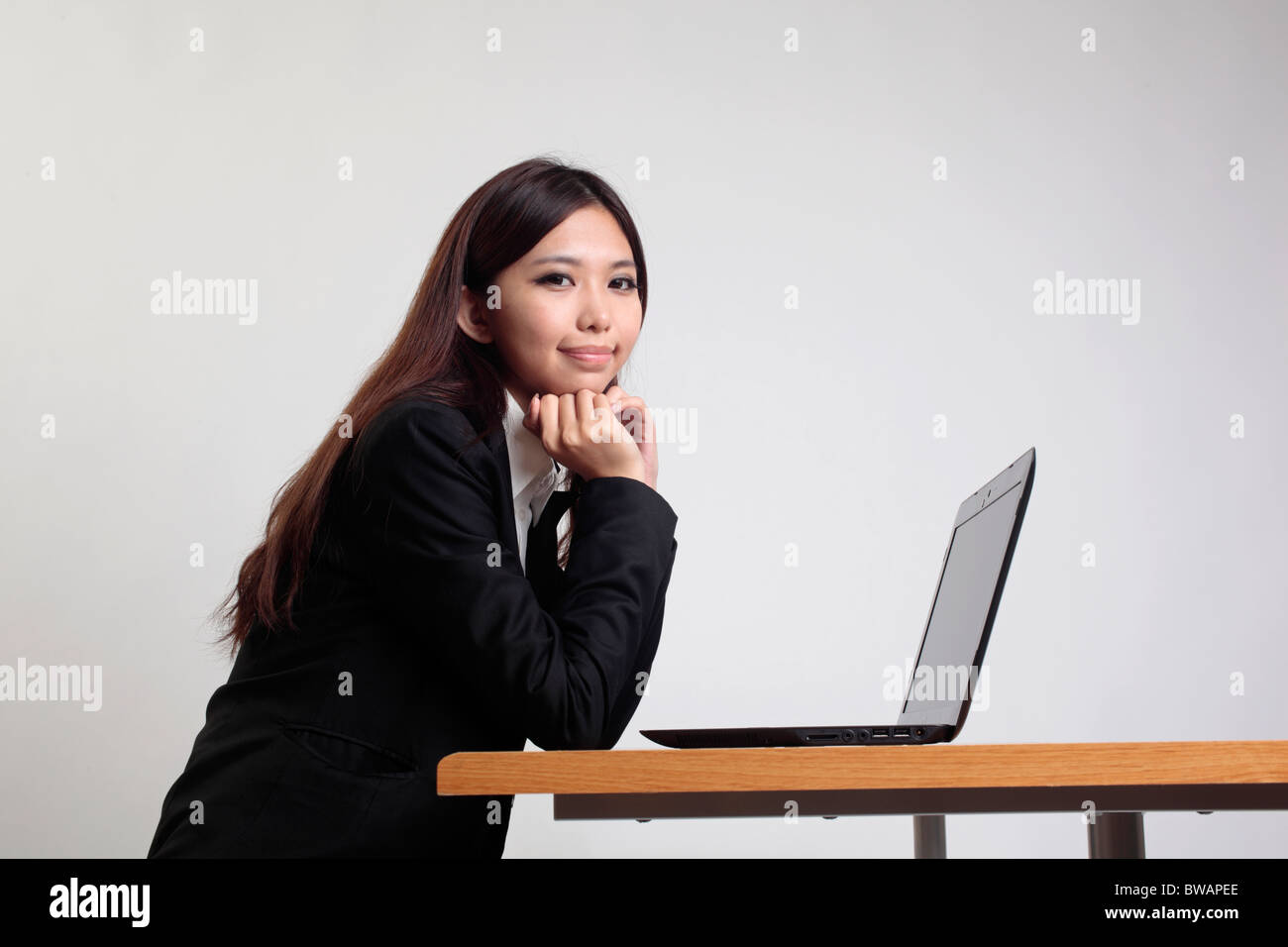 Office lady uses notebook computer Stock Photo - Alamy