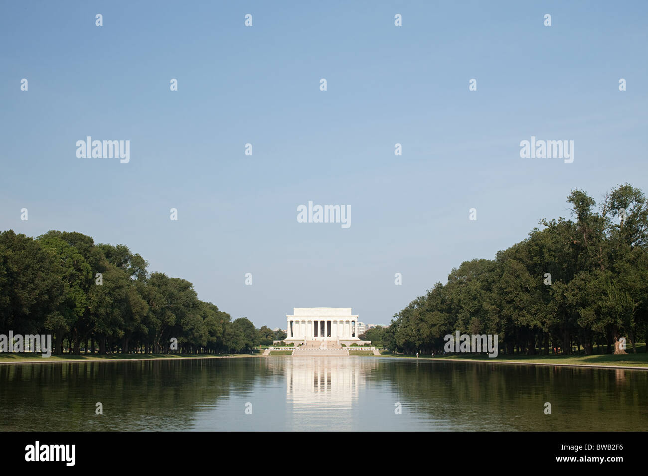 Memorial reflecting pool hi-res stock photography and images - Alamy