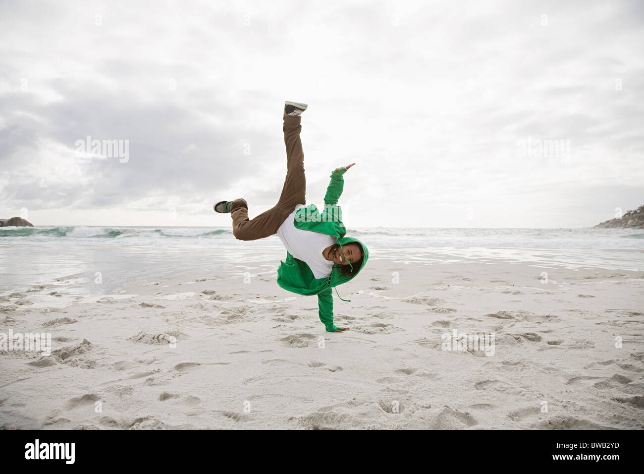 Cartwheels hi-res stock photography and images - Alamy