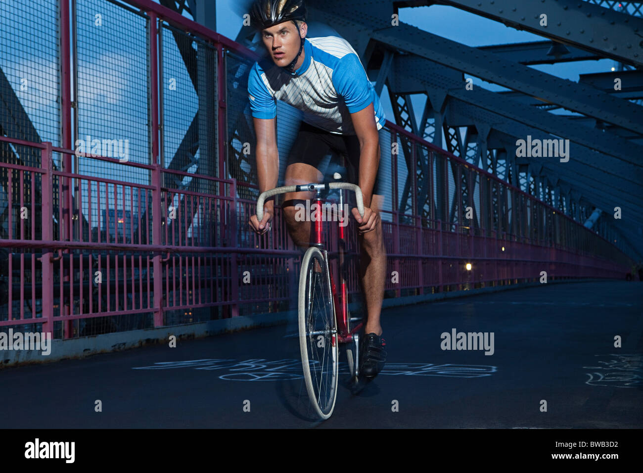 Williamsburg bridge bike hi-res stock photography and images - Alamy