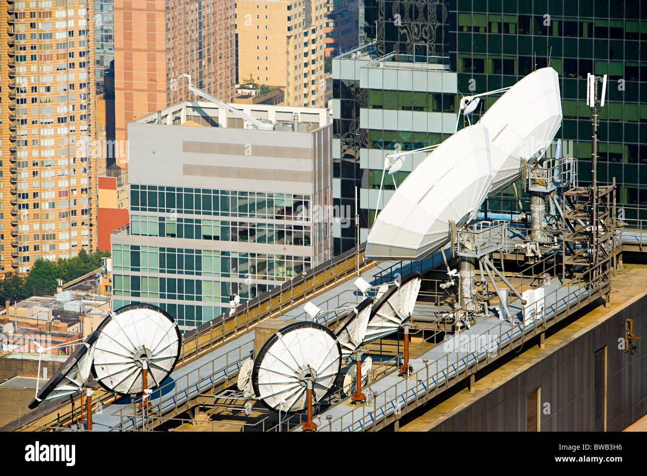 Satellite dish office building hi-res stock photography and images - Alamy