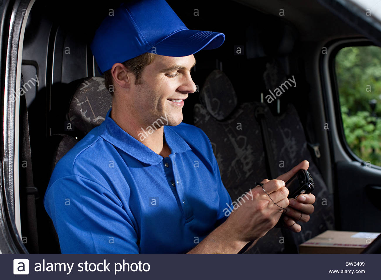 Computer Delivery Stock Photos & Computer Delivery Stock Images - Alamy