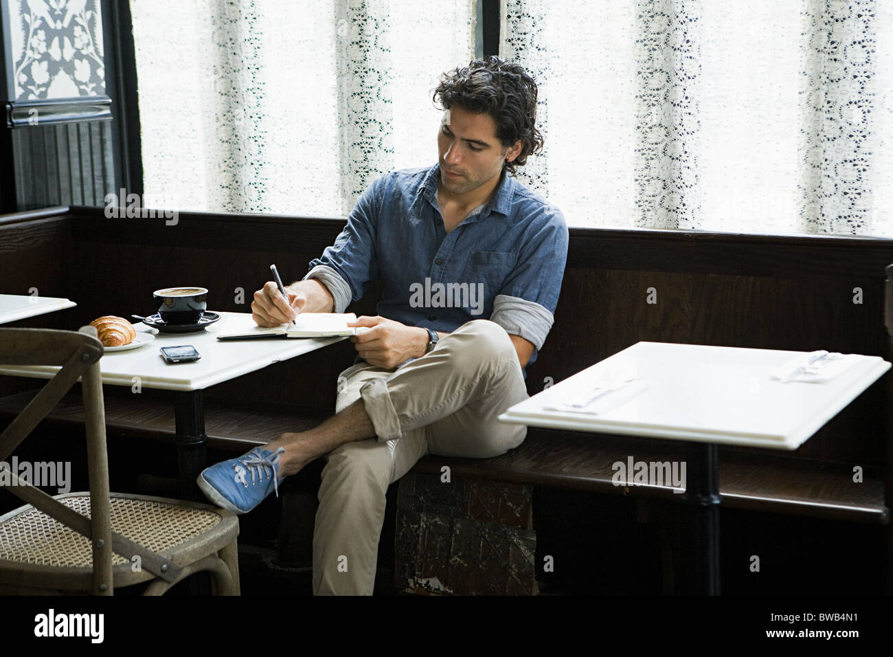 Man writer hi-res stock photography and images - Alamy