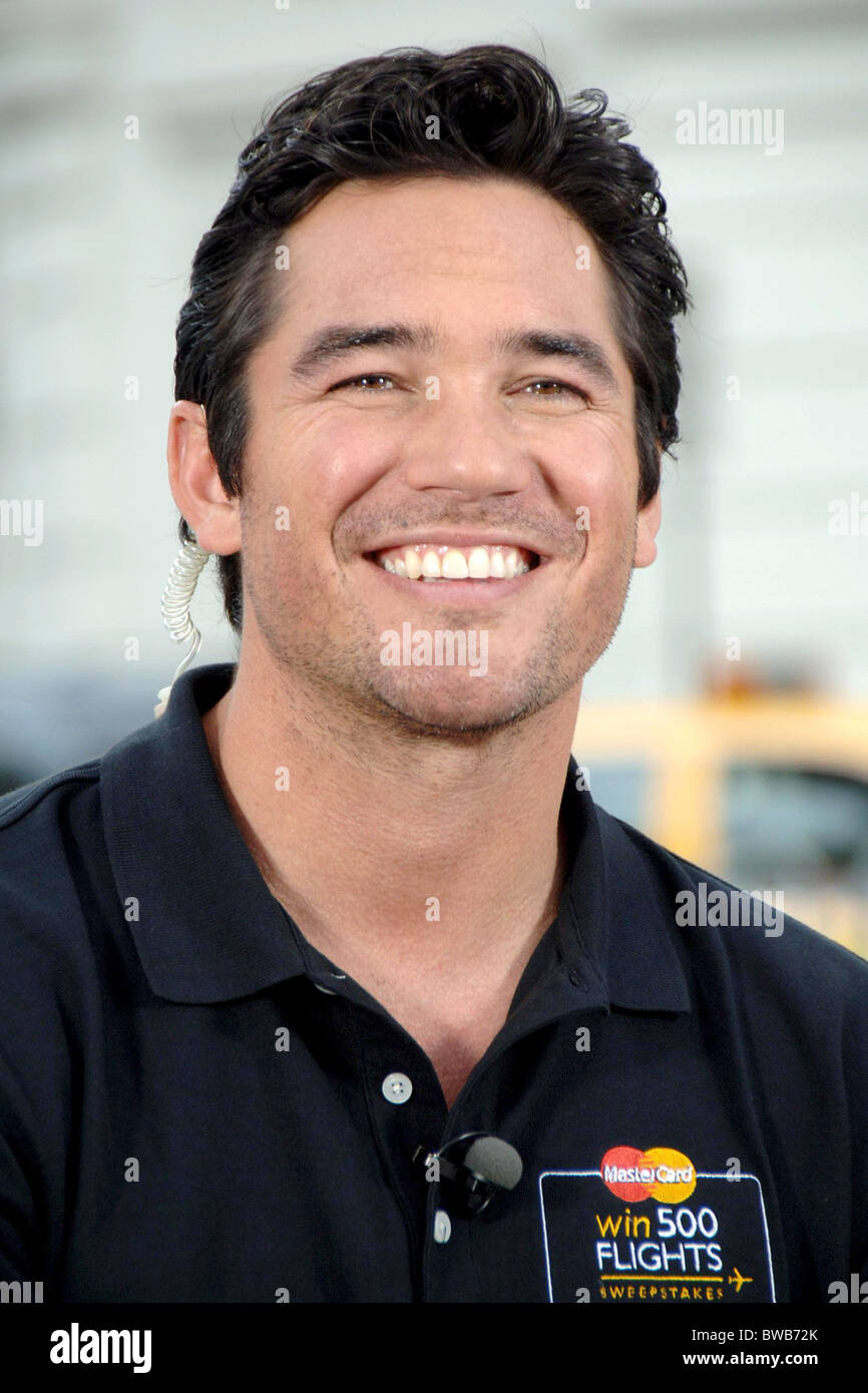 MasterCard Win 500 Flights National Sweepstakes Kick Off Stock Photo ...