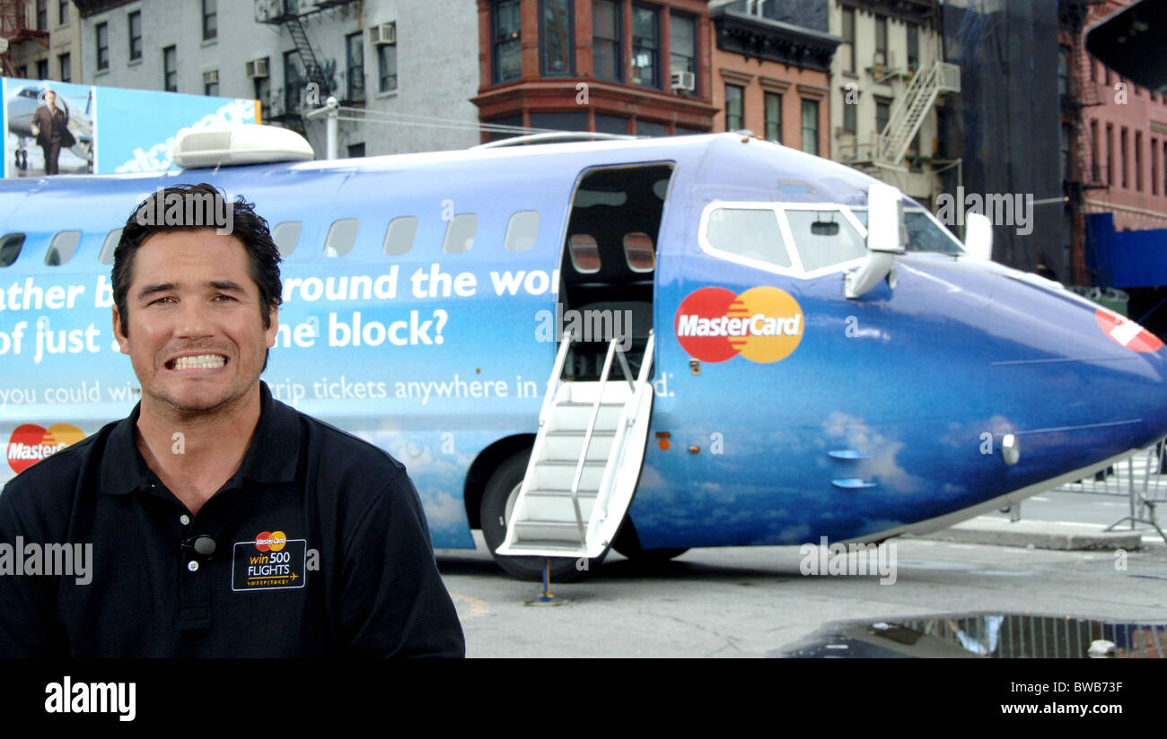 MasterCard Win 500 Flights National Sweepstakes Kick Off Stock Photo ...