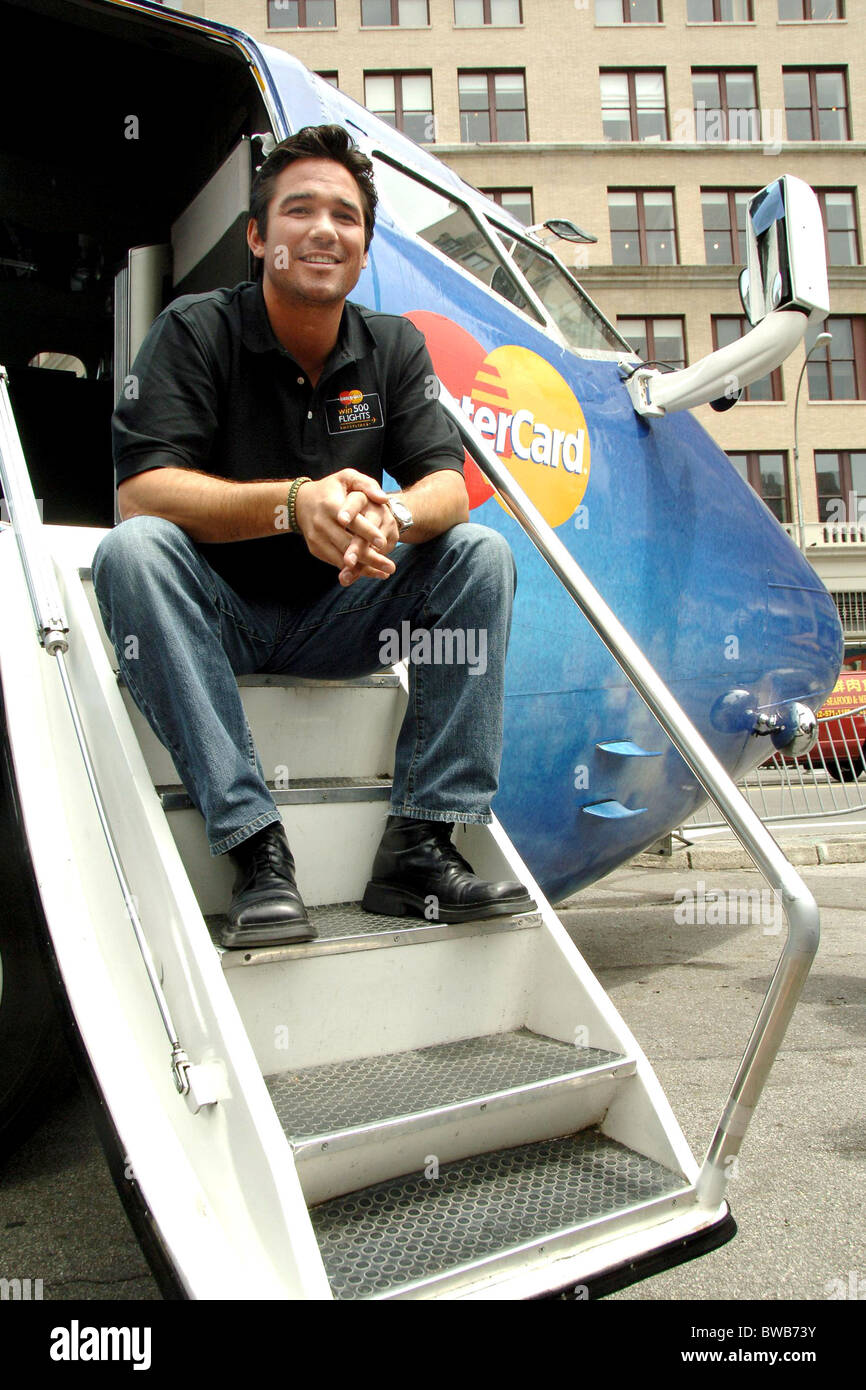 MasterCard Win 500 Flights National Sweepstakes Kick Off Stock Photo ...