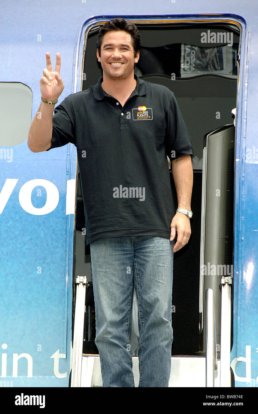 MasterCard Win 500 Flights National Sweepstakes Kick Off Stock Photo ...