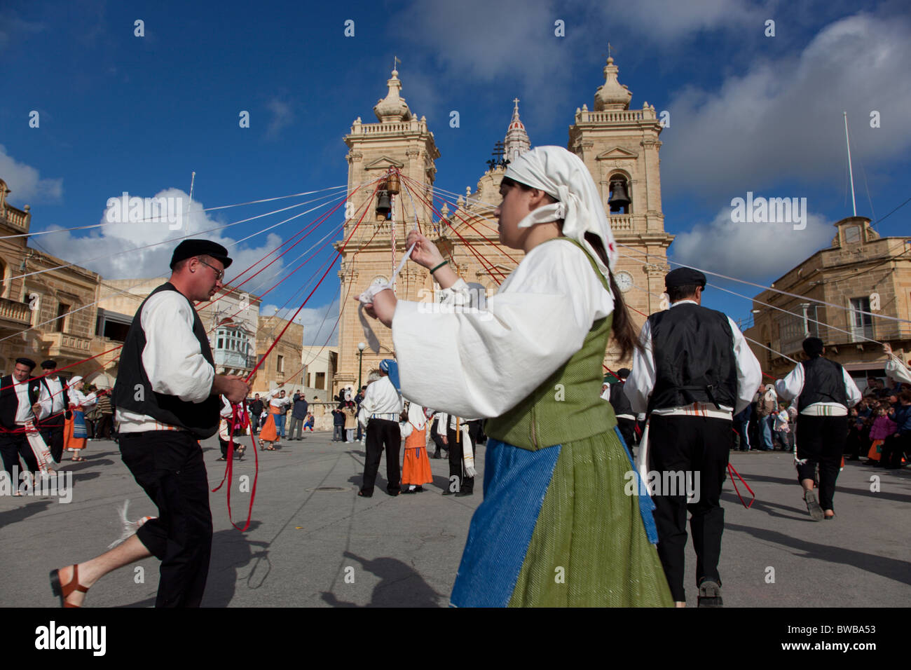 Medieval historical dance girls hi-res stock photography and images - Alamy