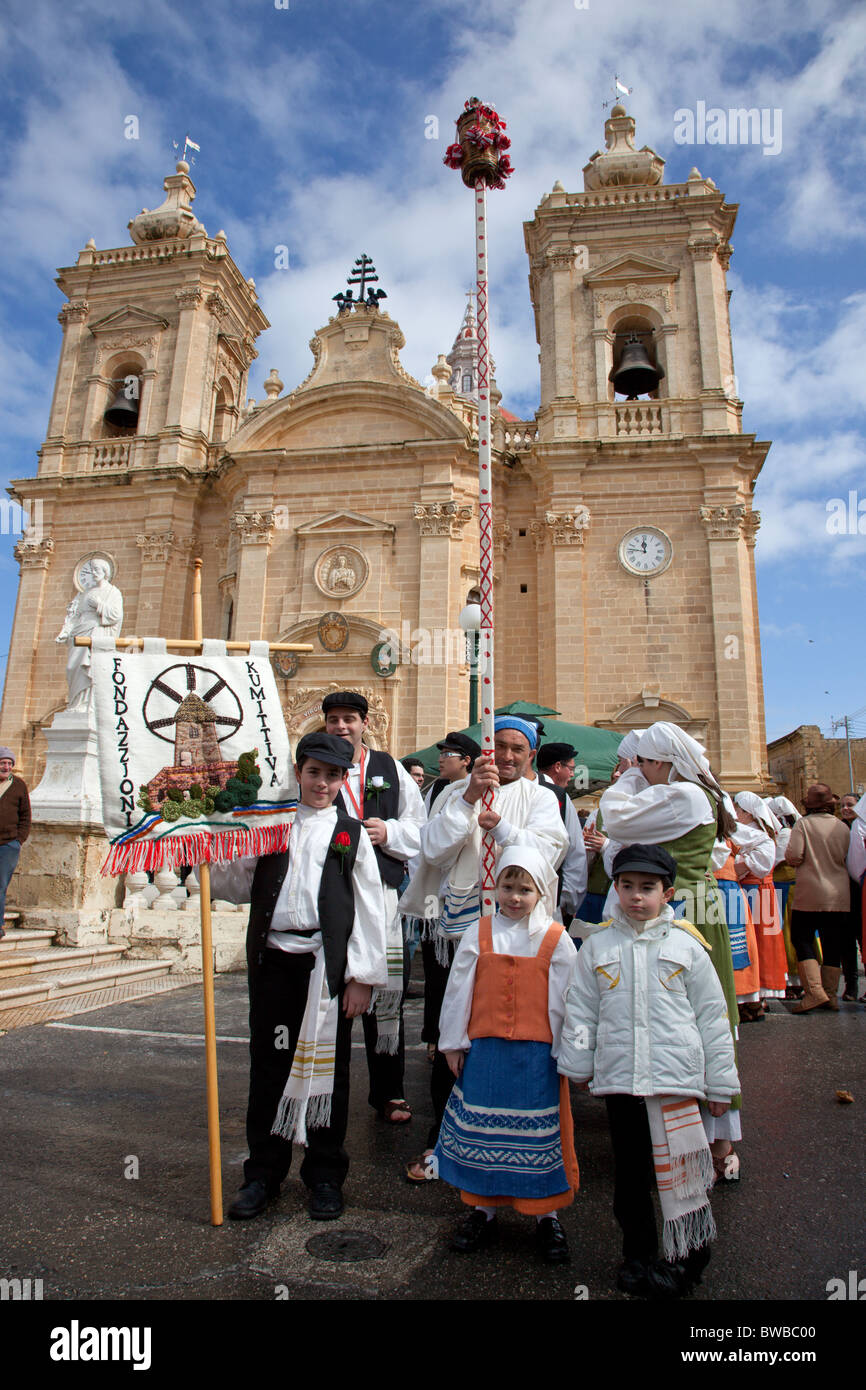Medieval historical dance girls hi-res stock photography and images - Alamy