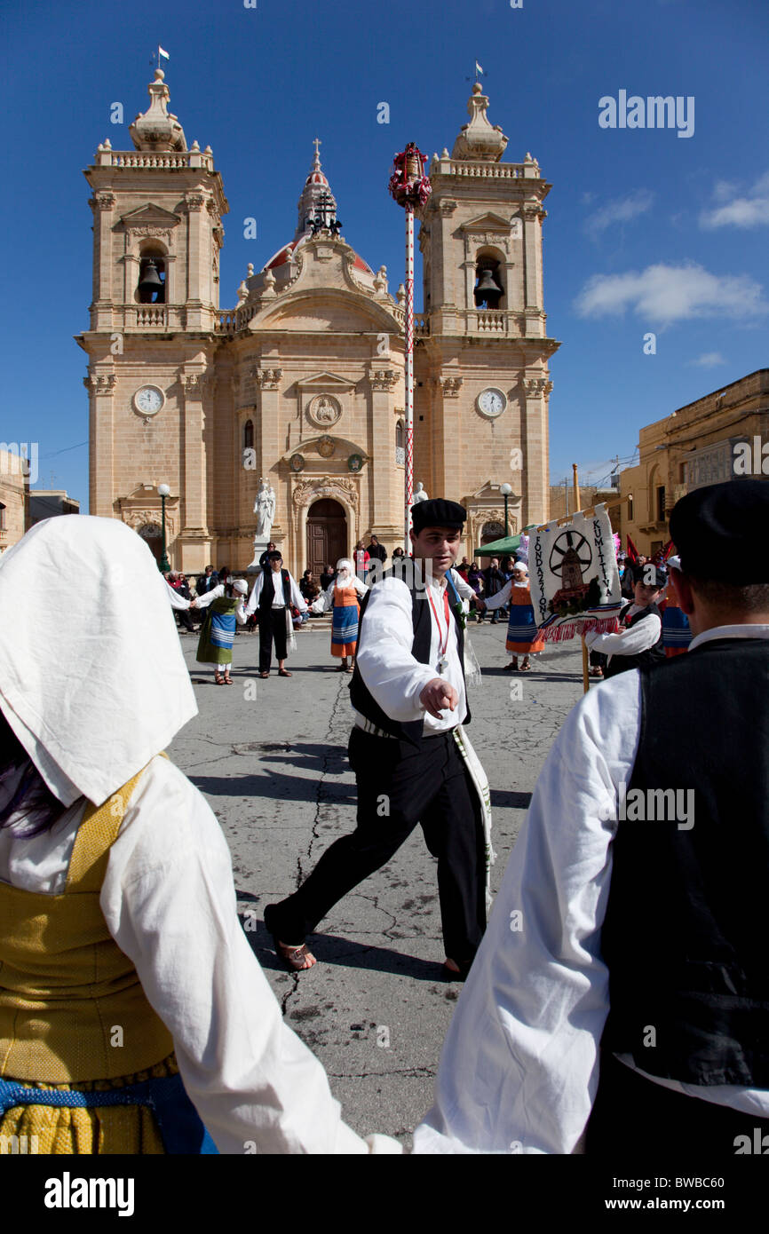 Medieval historical dance girls hi-res stock photography and images - Alamy