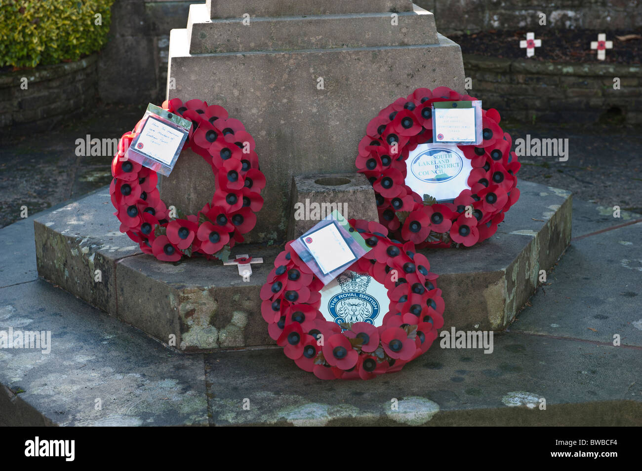 Remembrance wreaths hi-res stock photography and images - Alamy