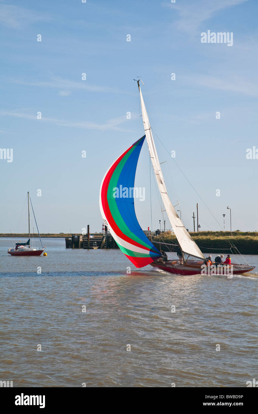 Fast boat sailing hi-res stock photography and images - Alamy