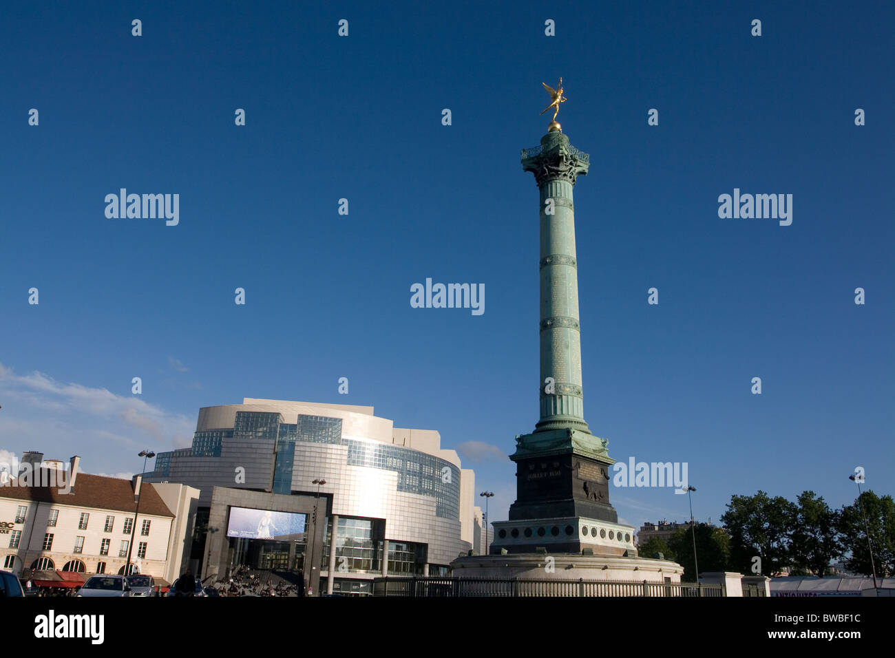 Opéra Bastille and the July Column Stock Photo - Alamy