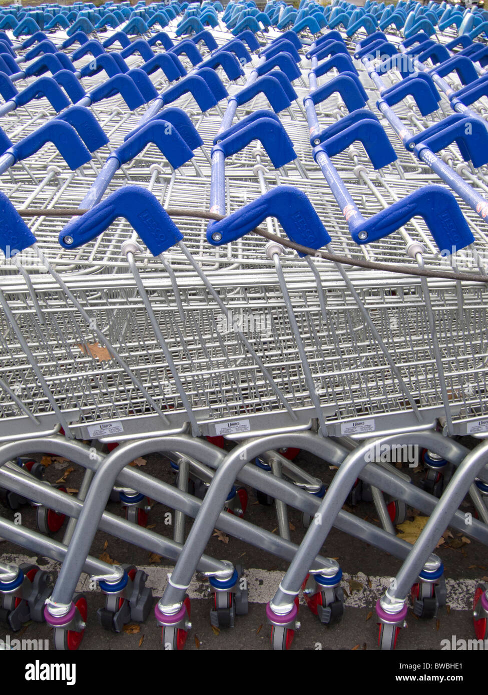 Tesco shopping trolley hi-res stock photography and images - Alamy