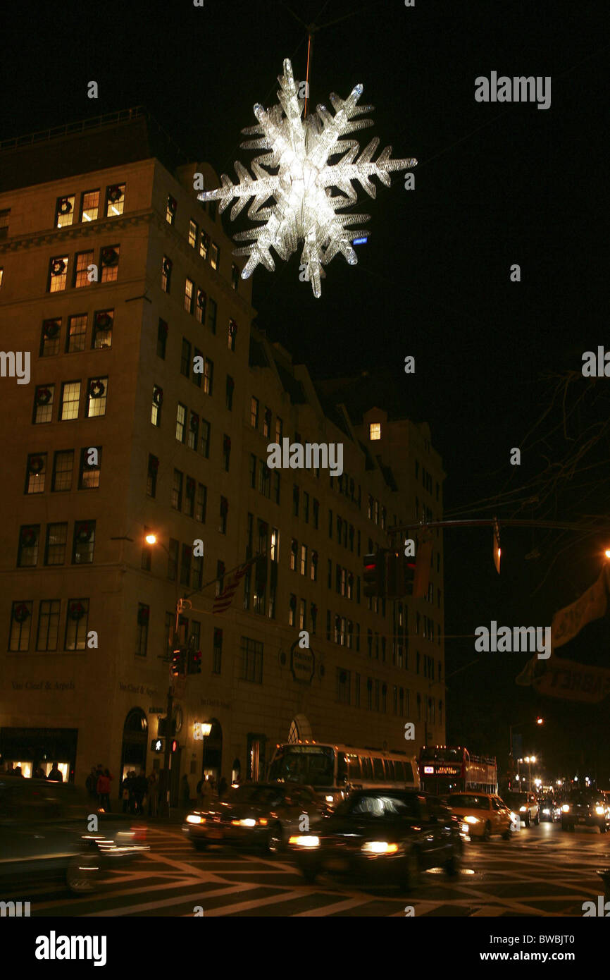 UNICEF Baccarat Crystal Snowflake Lighting Stock Photo - Alamy