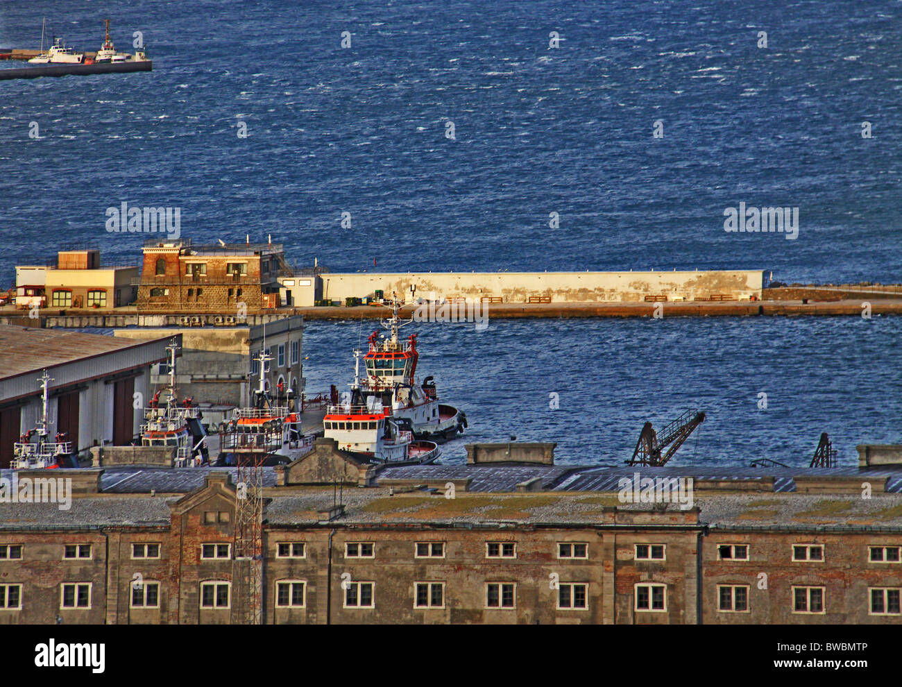 Harbor docks and tug boats Stock Photo - Alamy