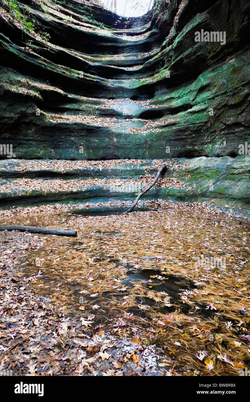Starved rock hi-res stock photography and images - Alamy