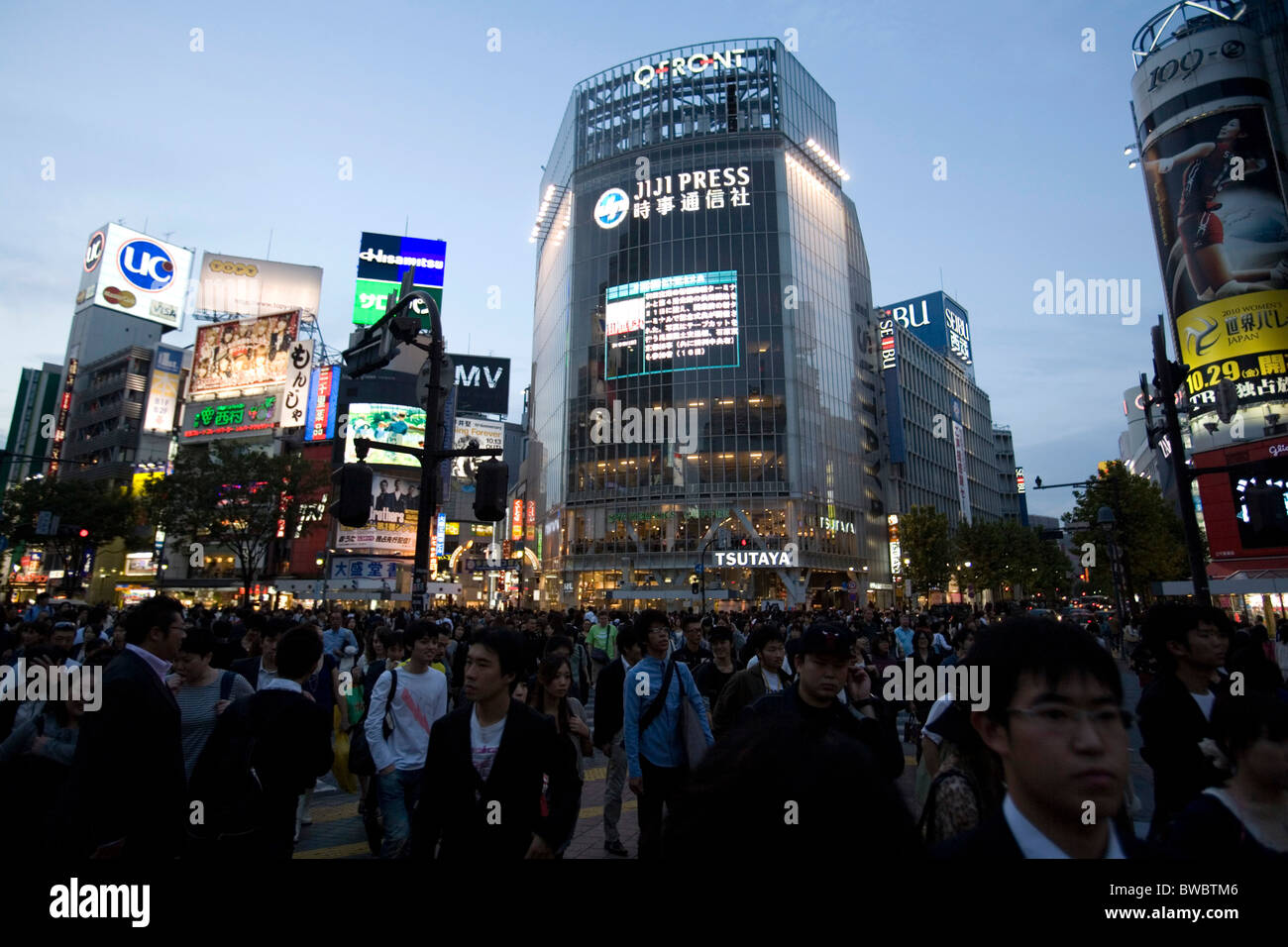 Busy Shibuya area, Tokyo, Japan Stock Photo - Alamy