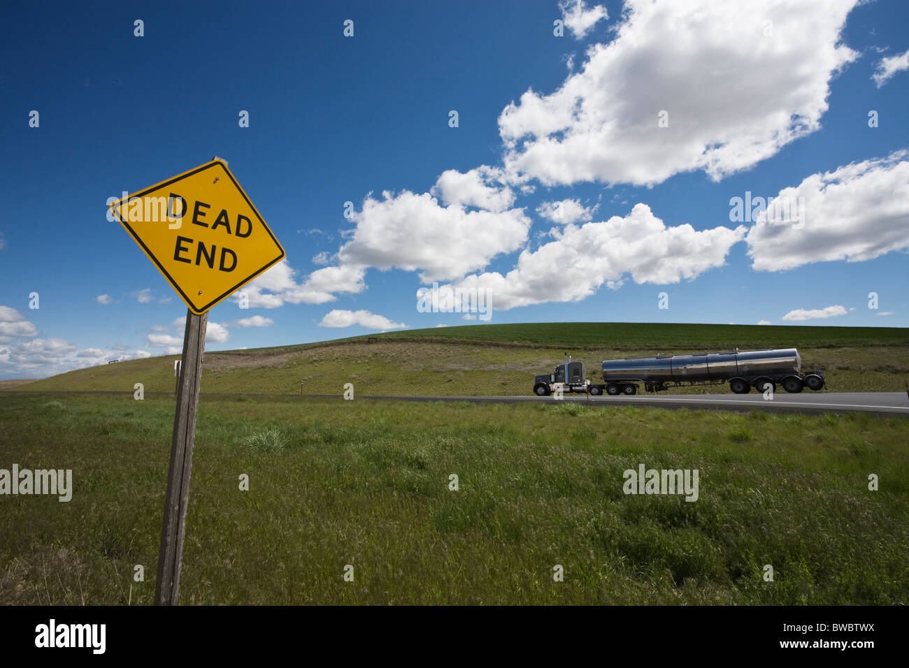 Washington state road sign hi-res stock photography and images - Alamy