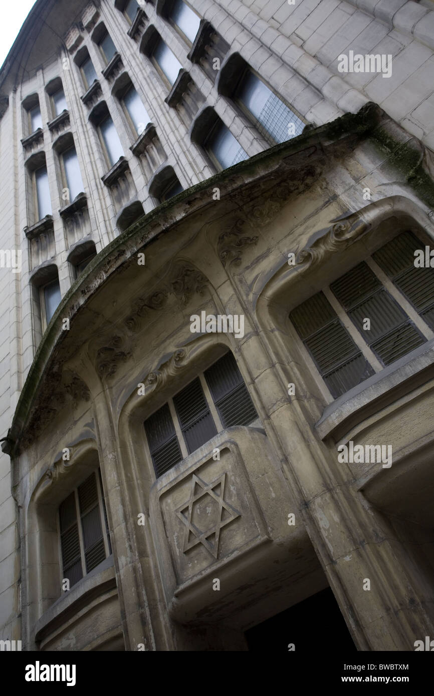 the synagogue in the heart of le marais' jewish quarter Stock Photo - Alamy