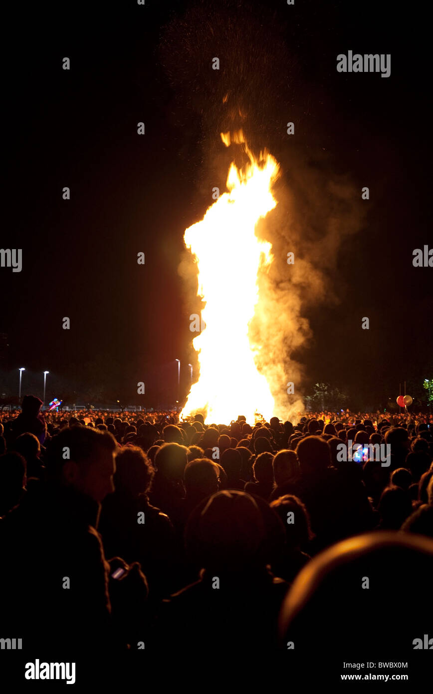 Guy fawkes night and bonfire london hi-res stock photography and images ...