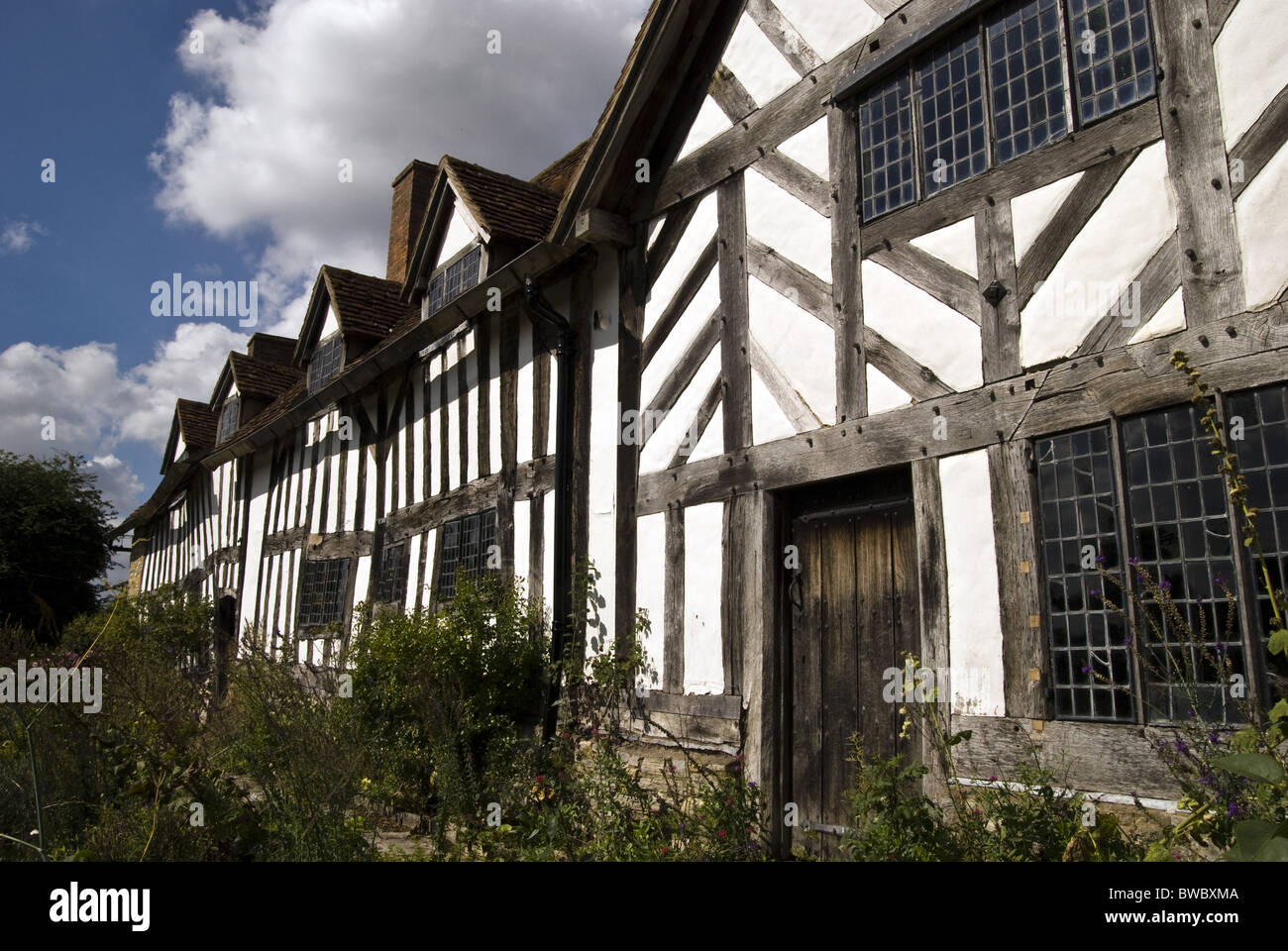Tudor farm hi-res stock photography and images - Alamy