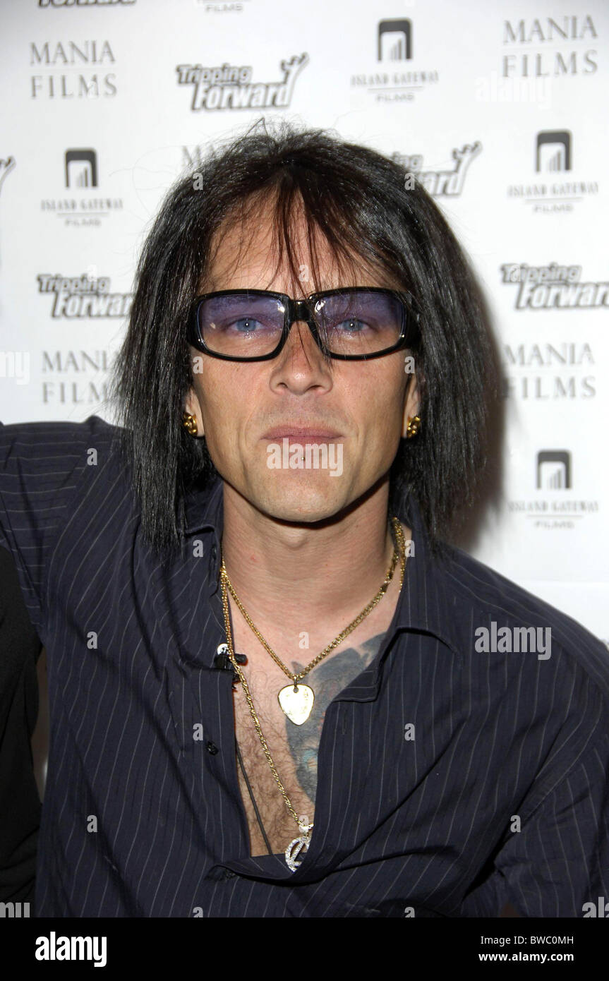 TRIPPING FORWARD Screening Stock Photo - Alamy