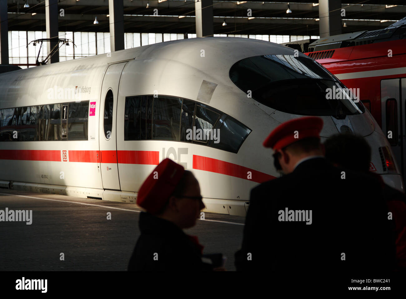 German trains munich railway station hi-res stock photography and ...