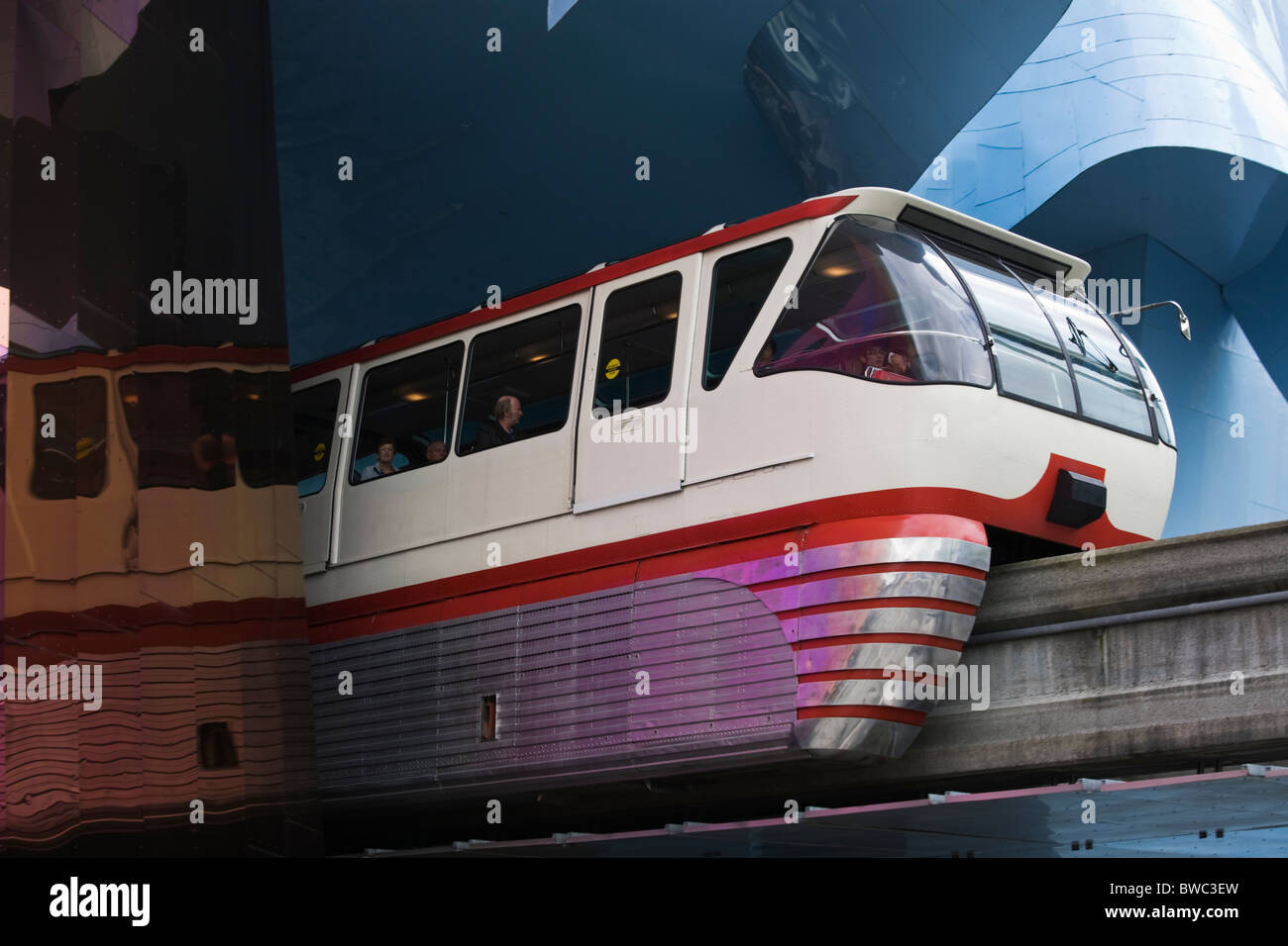 Monorail train Seattle Center Stock Photo - Alamy