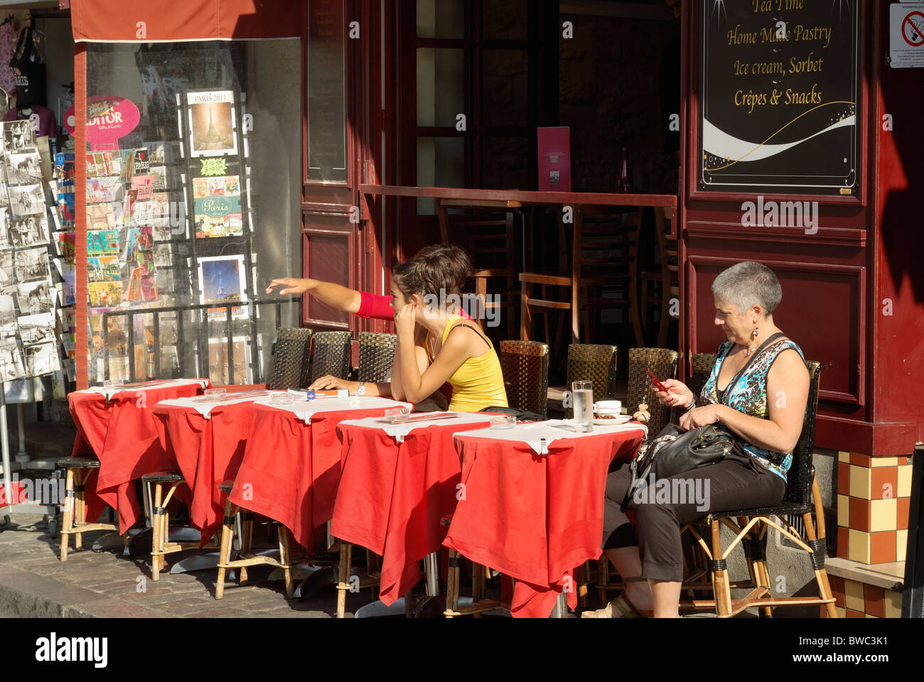 Paris Cafe Outside Street Stock Photos & Paris Cafe Outside Street ...