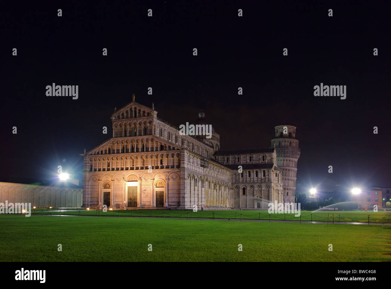 Leaning tower of pisa night hi-res stock photography and images - Alamy