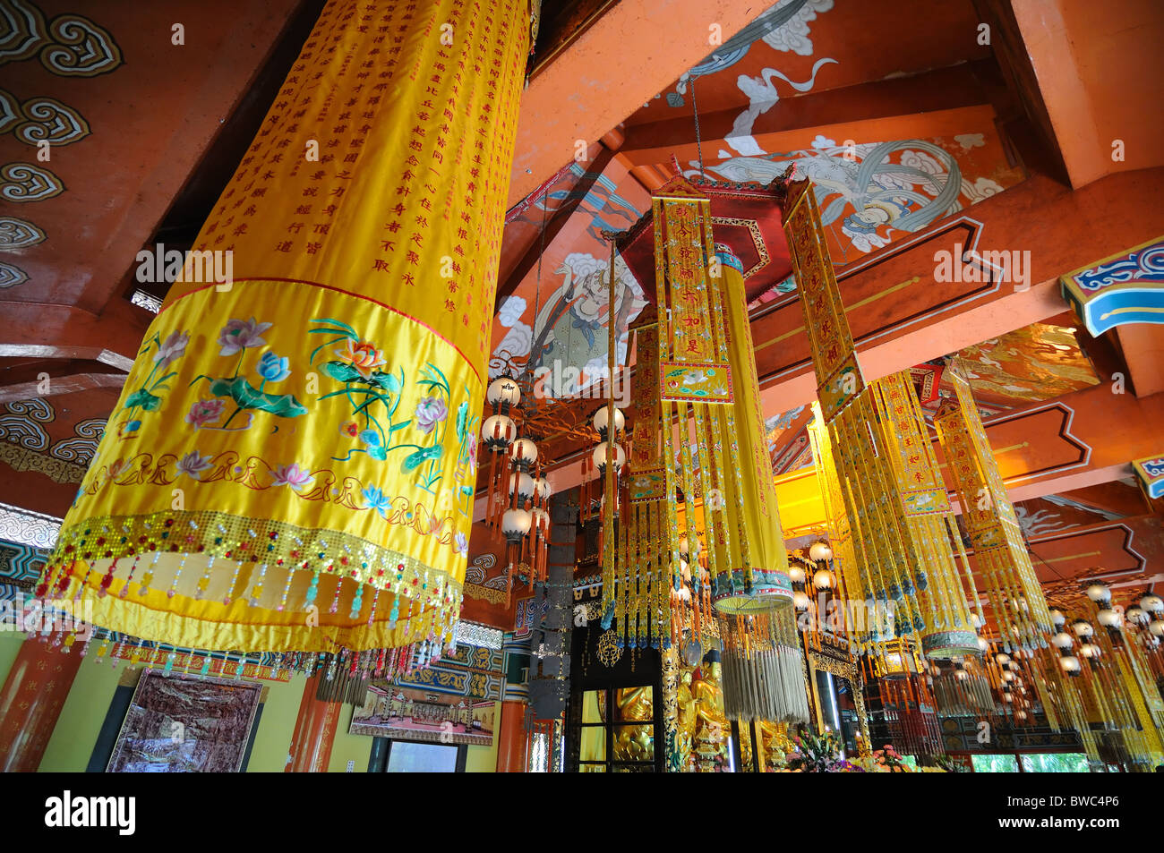 Inside thai temple Stock Photo - Alamy