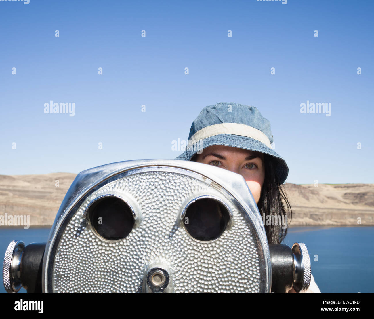 Telescopic viewer hi-res stock photography and images - Alamy