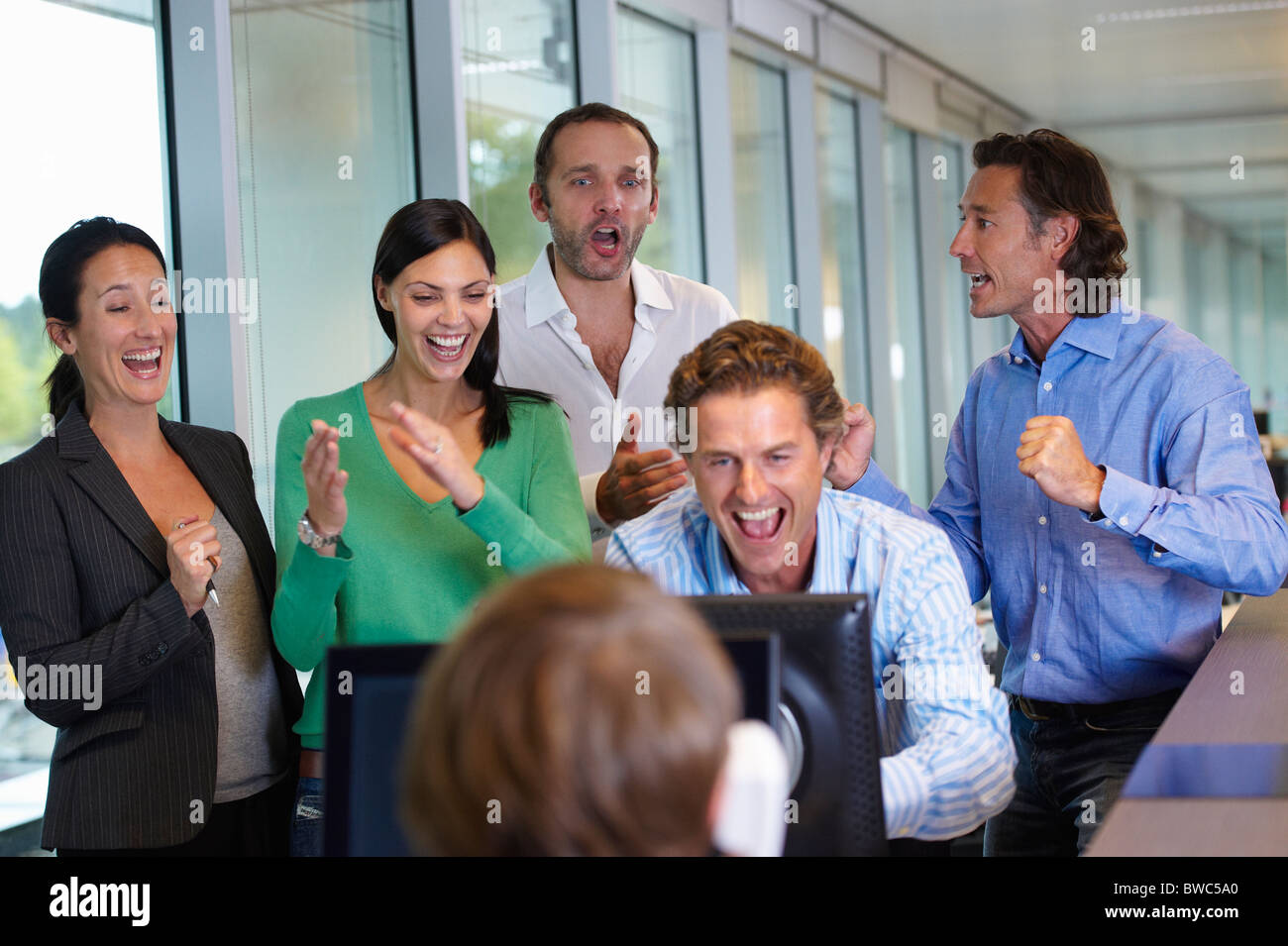 Closing office hi-res stock photography and images - Alamy