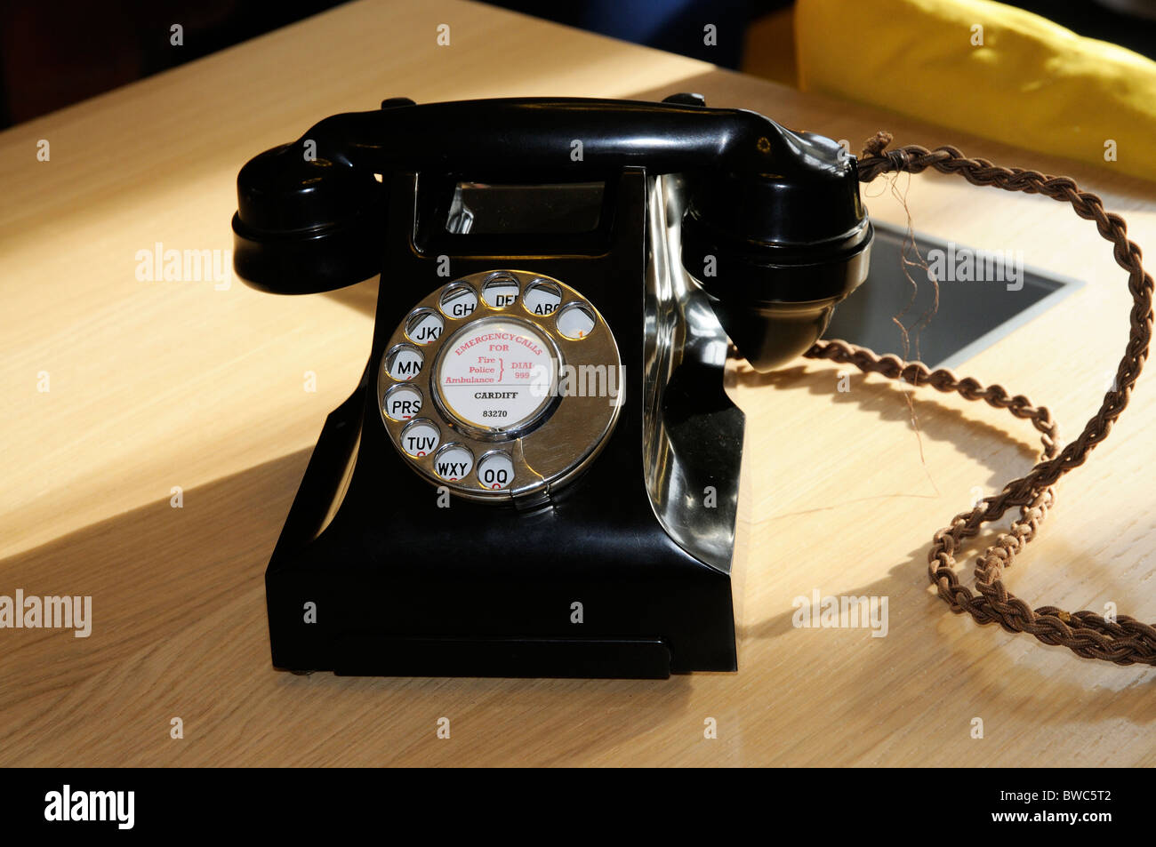 Old black telephone hi-res stock photography and images - Alamy