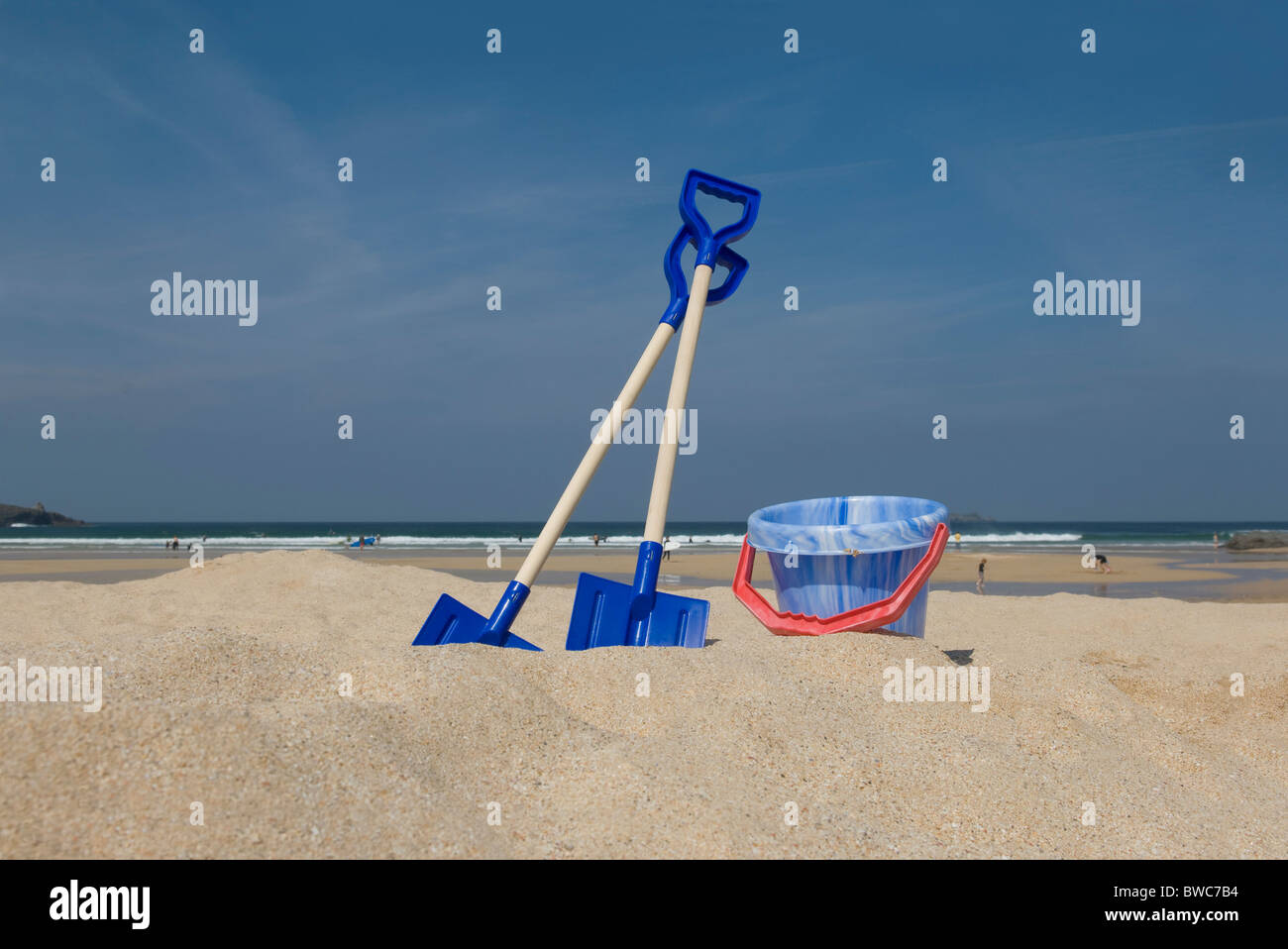 Bucket and spades by the seaside Stock Photo - Alamy