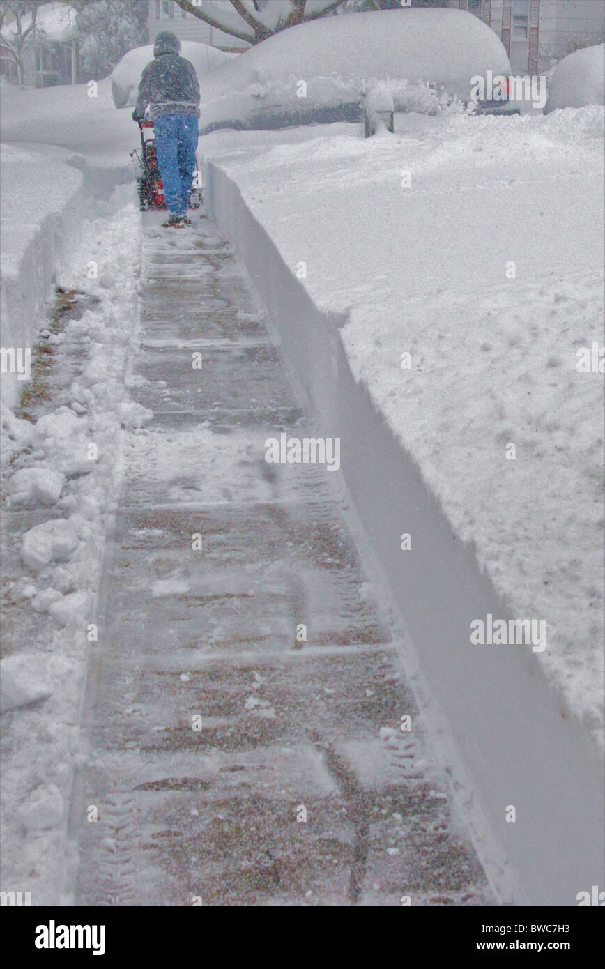 Snowblower slices through two feet of snow in suburban Washington DC ...