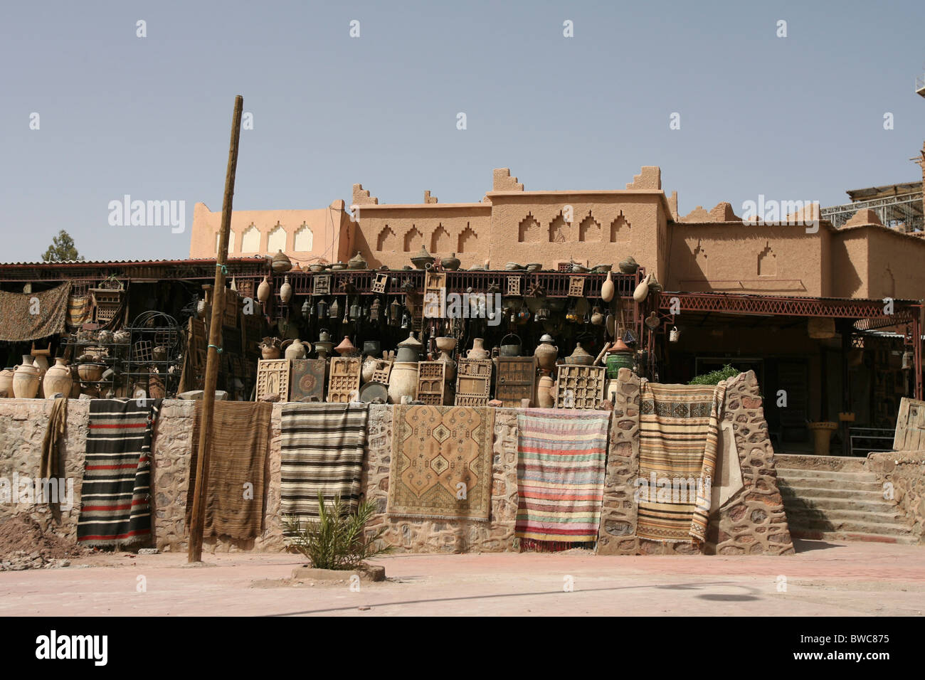 Open fronted shop hi-res stock photography and images - Alamy