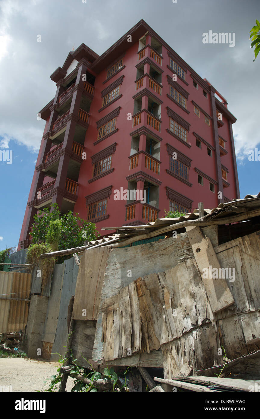 New old rich poor paradox hi-res stock photography and images - Alamy