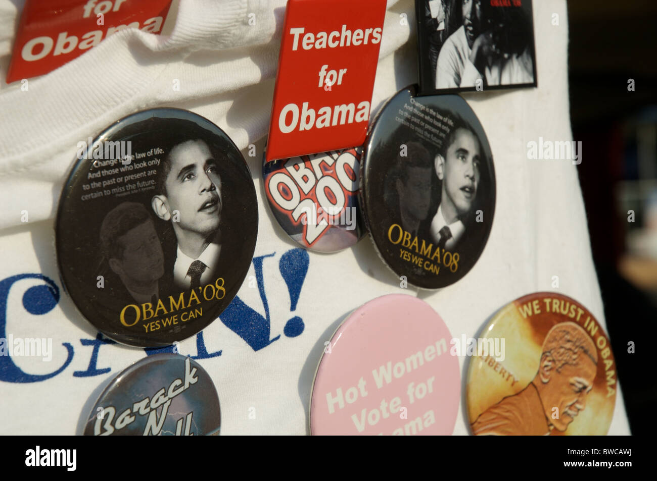 Obama political campaign buttons on display during his 2008 ...